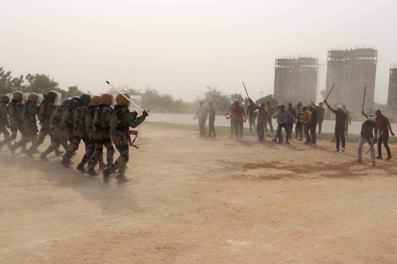 Police personnel practiced rebellion mock drill and anti-riot equipment