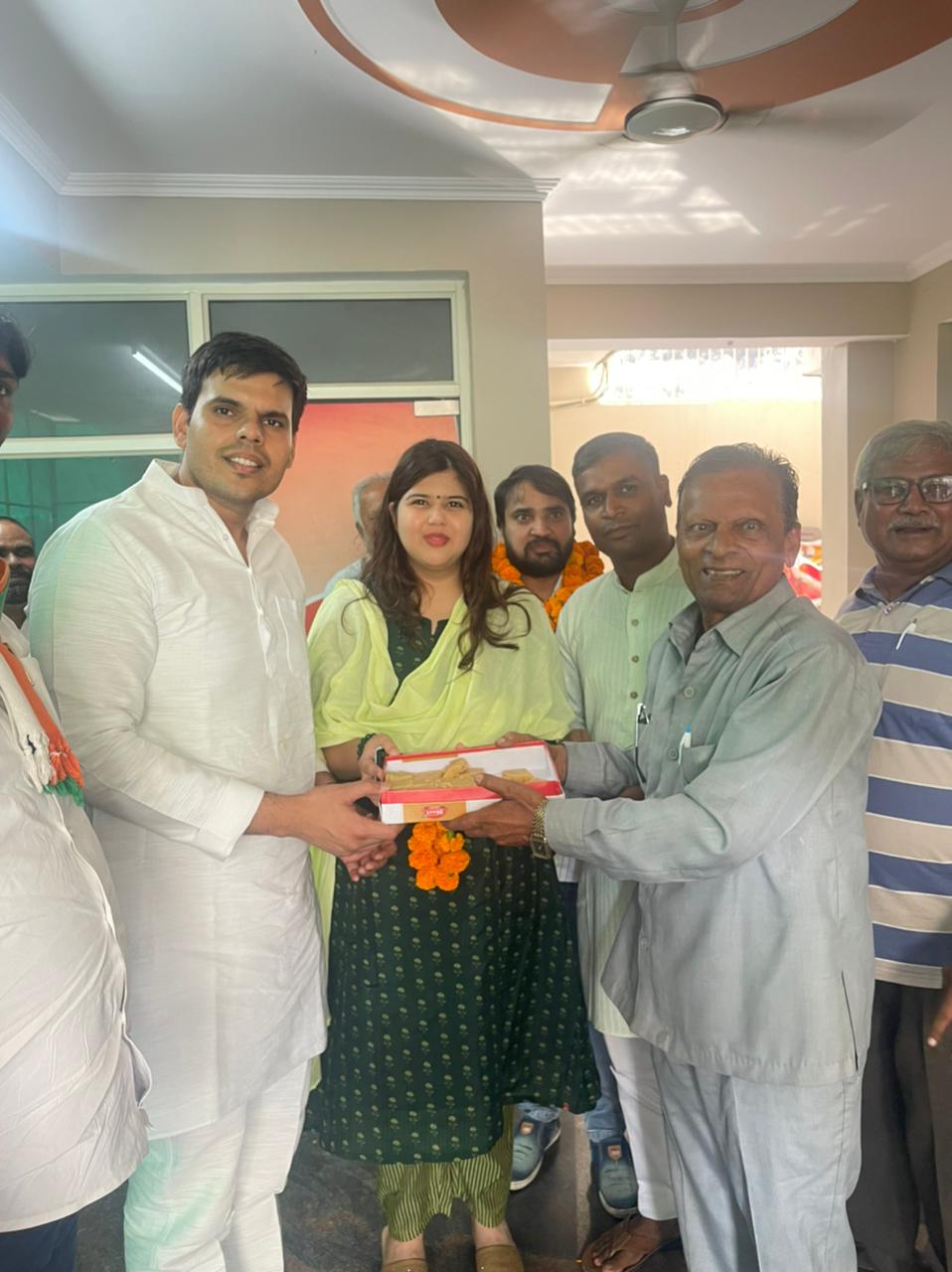 New responsibility: Congress leaders honored Pankhuri Pathak, congratulated
